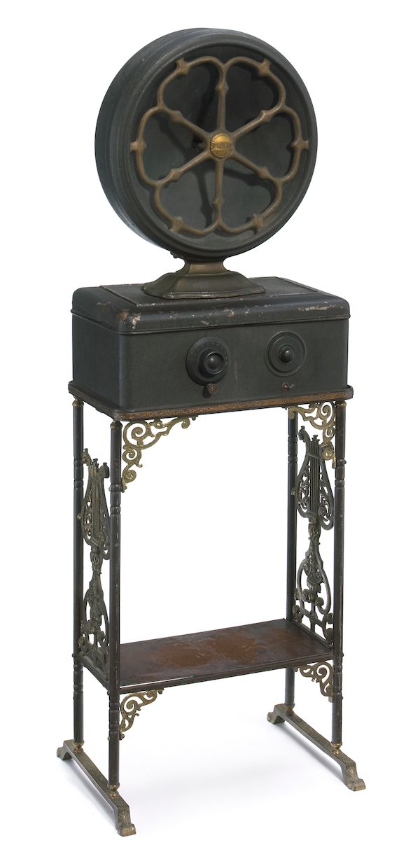 Bonhams : An Atwater Kent model 44 radio circa 1928