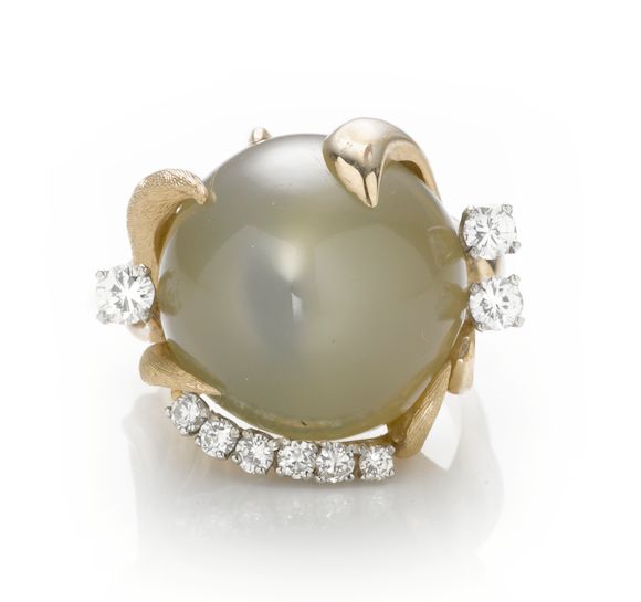 Bonhams : A cat's eye chrysoberyl and diamond ring