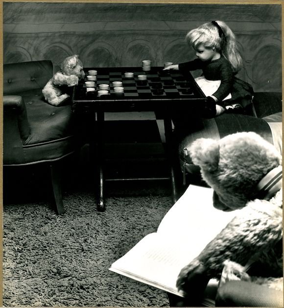 Bonhams : WRIGHT, DARE. 1914-2001. "Checkers," gelatin silver print,