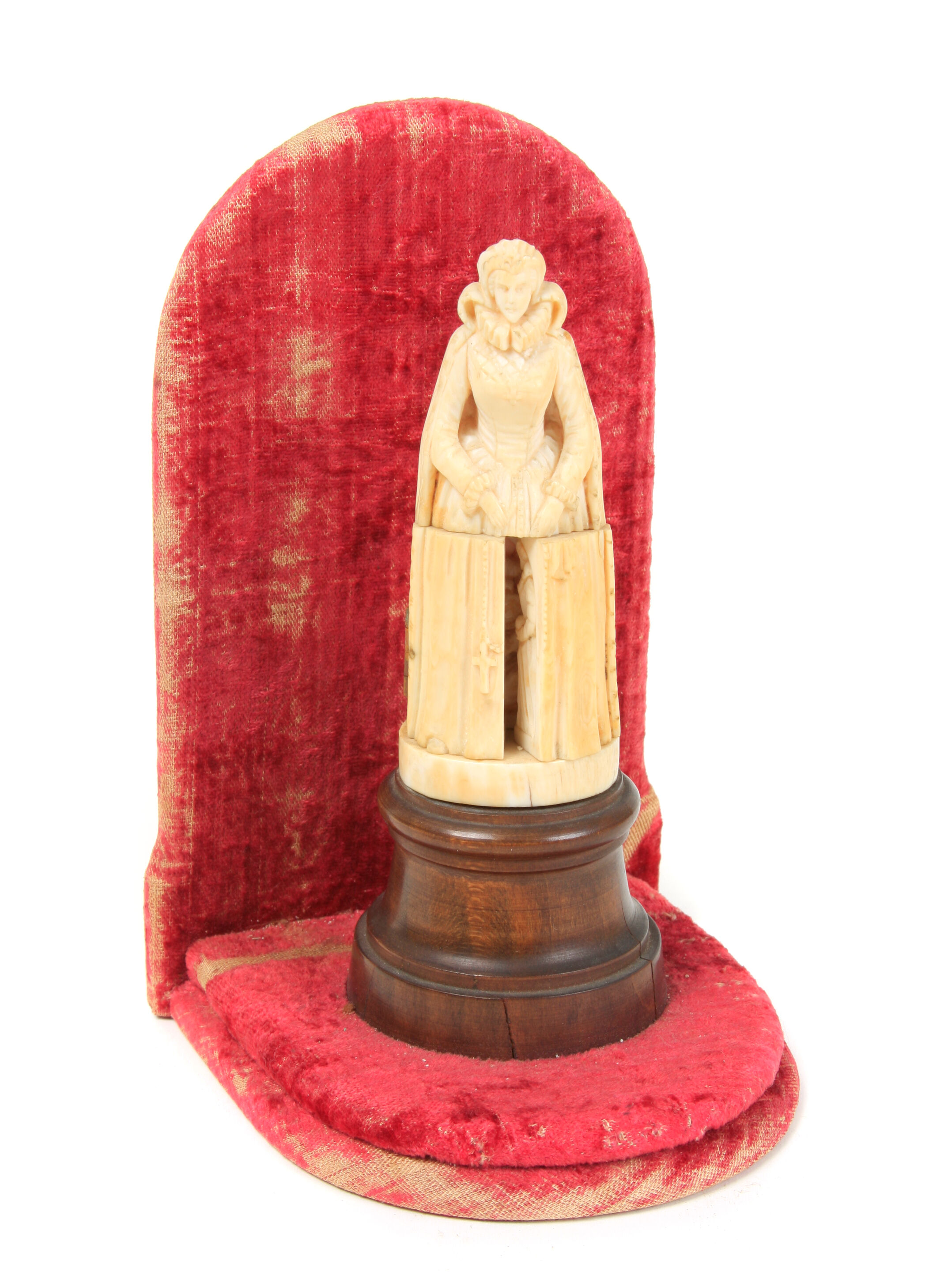 Bonhams : A Continental carved ivory figural triptych of Queen Elizabeth I