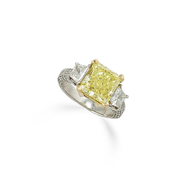 Bonhams : A fancy colored diamond and diamond ring