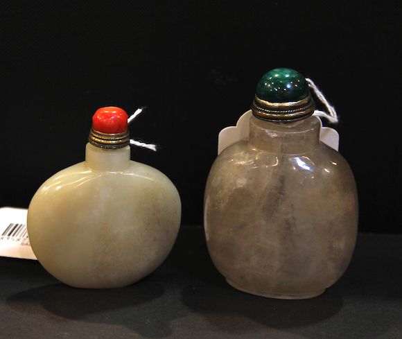 Bonhams : Two hardstone snuff bottles