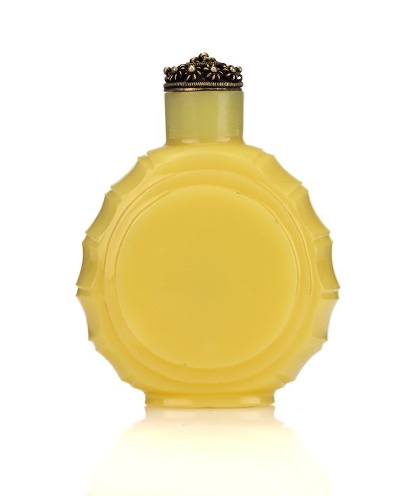 Bonhams : A rare imperial glasswork yellow snuff bottle 1696-1750