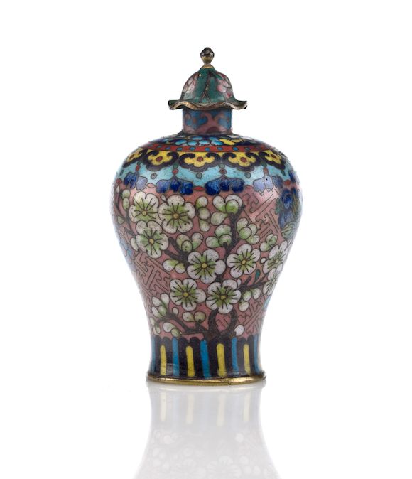 Bonhams : A cloisonné snuff bottle 1780-1920