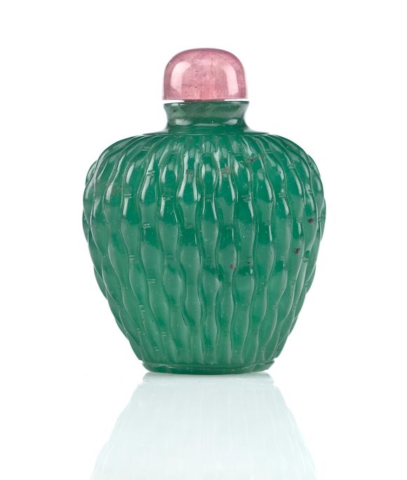 Bonhams : An emerald glass basket-weave snuff bottle 1780-1860