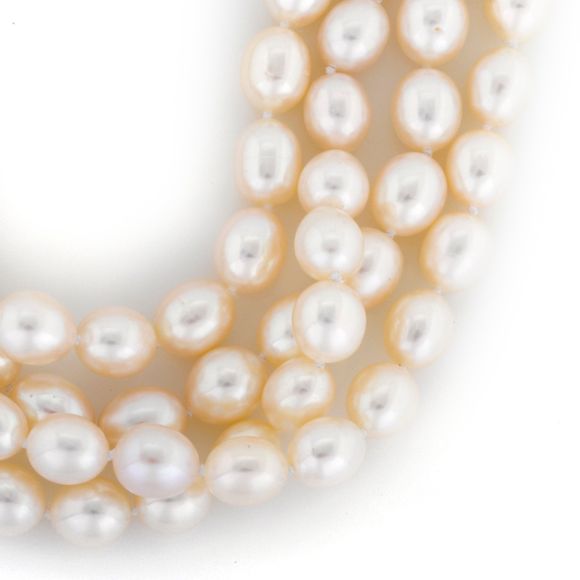 Bonhams : An oval-shaped freshwater cultured pearl necklace