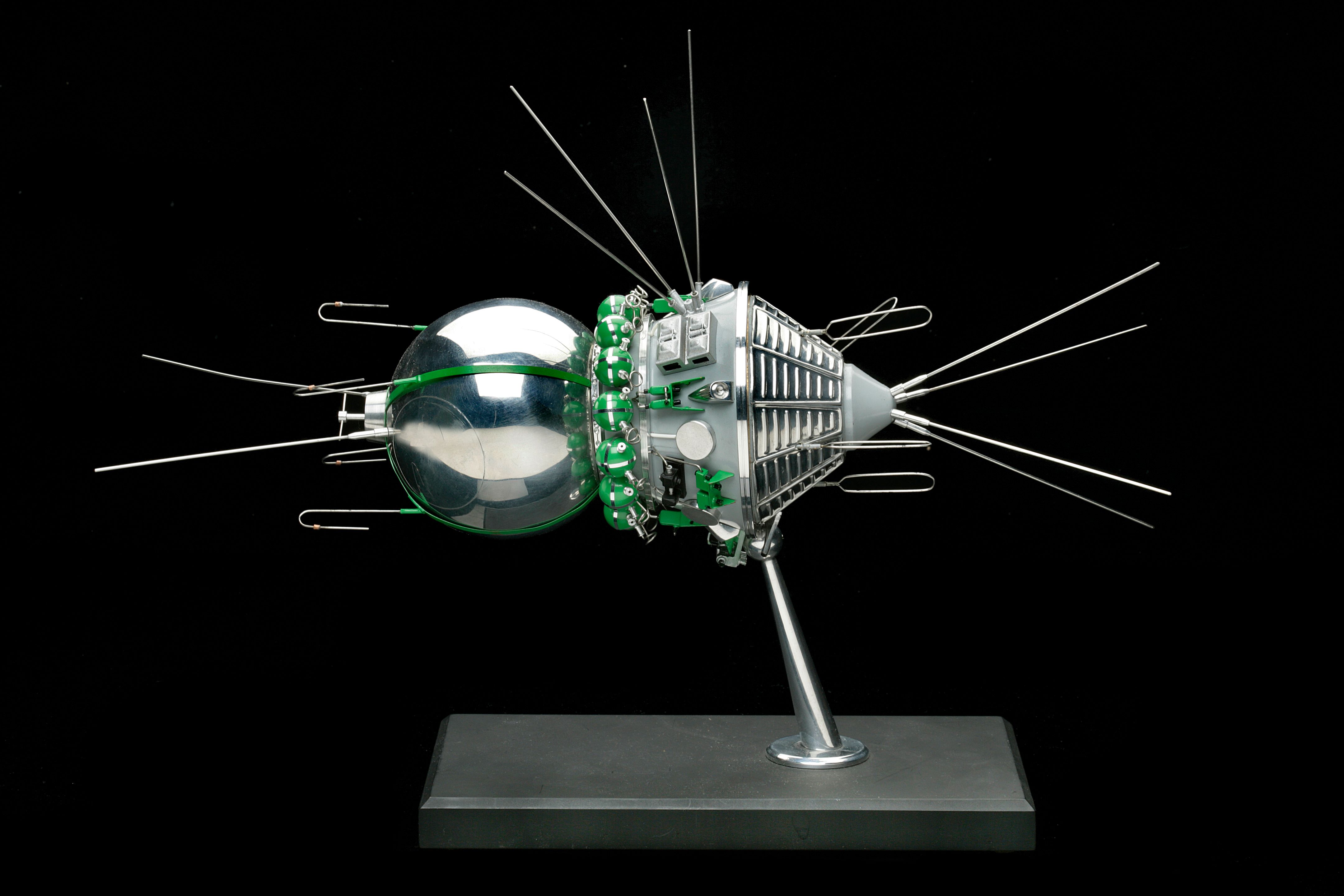 Bonhams : MODEL OF THE VOSTOK SPACECRAFT. Model of a gleaming Vostok ...