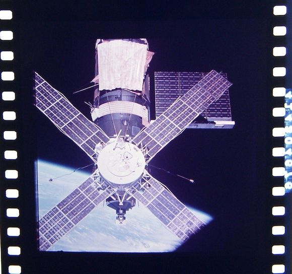 Bonhams : SKYLAB 4 ON-BOARD COLOR PHOTOGRAPY. 70 mm film roll over 20 ...
