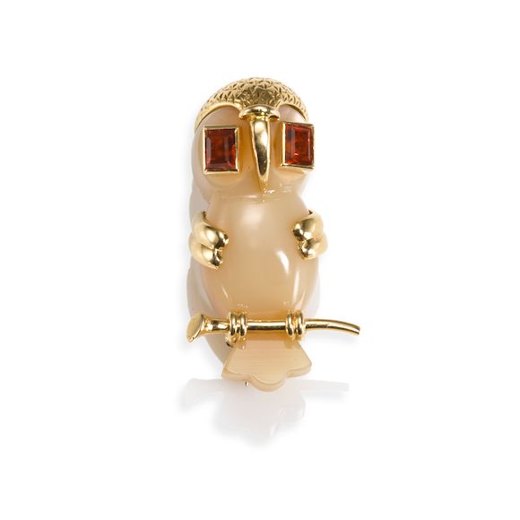 Bonhams : A carved agate and garnet owl brooch, Cartier, London
