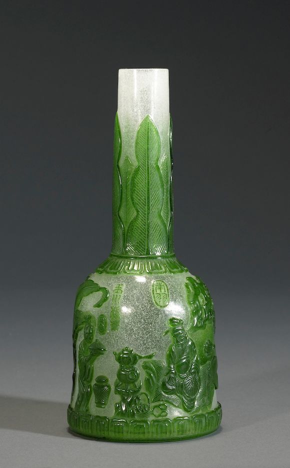 Bonhams : A Peking snowflake glass mallet-shaped vase with green overlay