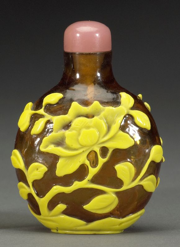 Bonhams : A yellow overlay caramel glass snuff bottle 1820-1880