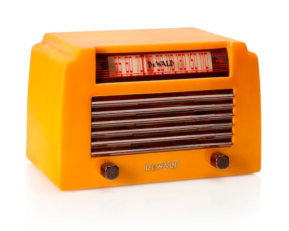 Bonhams : A Dewald A502 1938 Yellow case with marbleized brown knobs ...
