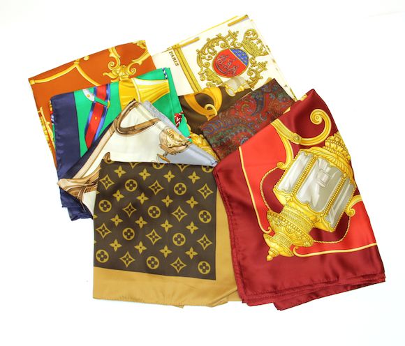 Bonhams : Eleven silk scarves, including makers Hermès, Versace and Céline