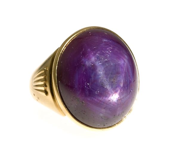 Bonhams : A star ruby ring