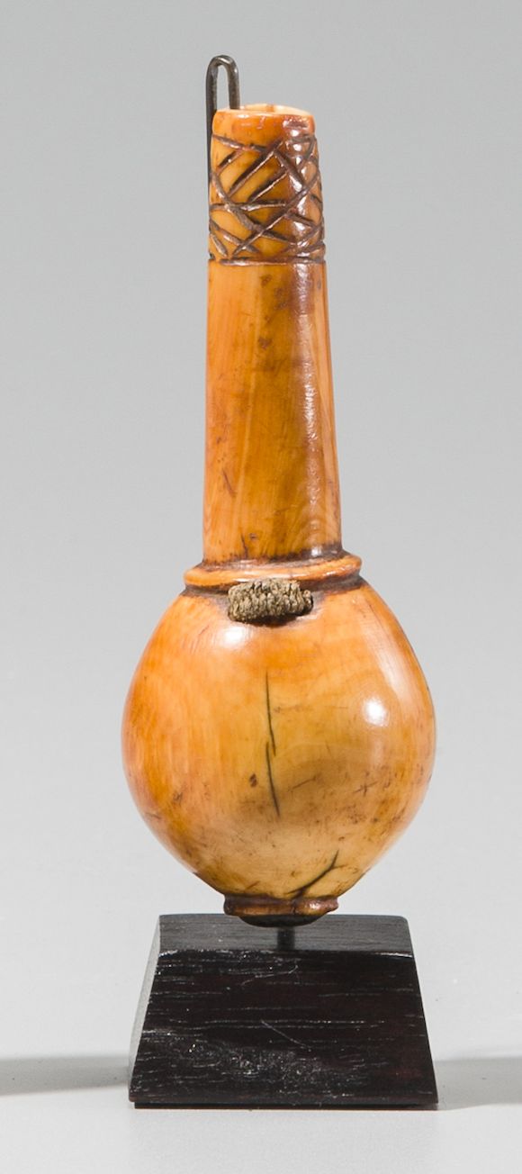 Bonhams : Snuff Container, Kenya
