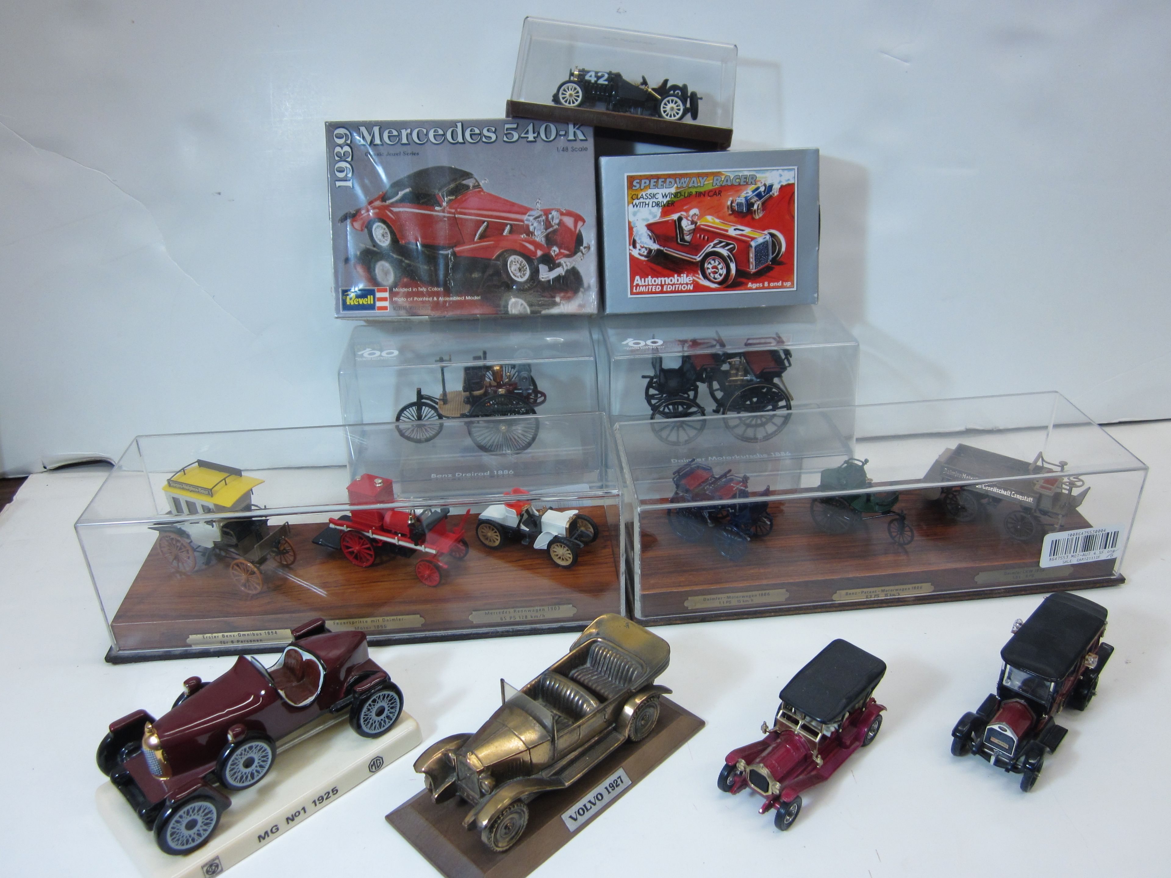 Bonhams Cars : A collection of scale models,
