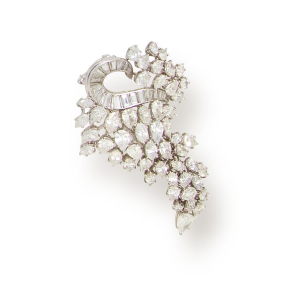 Bonhams : A diamond brooch