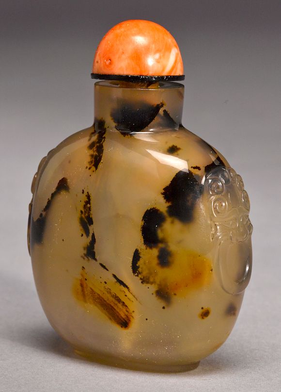 Bonhams : A shadow agate snuff bottle