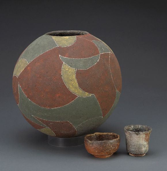 Bonhams : Three studio ware ceramics