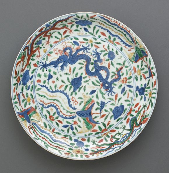 Bonhams : A large wucai dragon and phoenix dish Wanli mark and of the ...