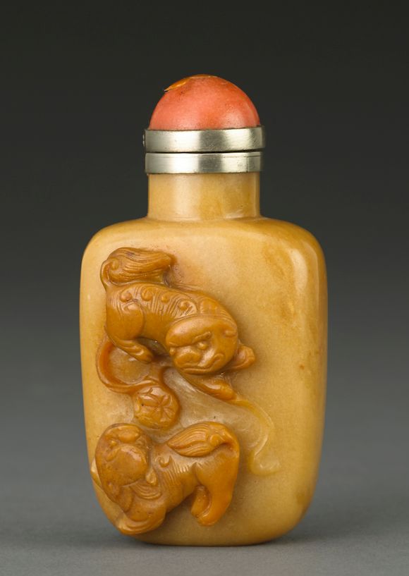Bonhams : A carved agate snuff bottle 1840-1900