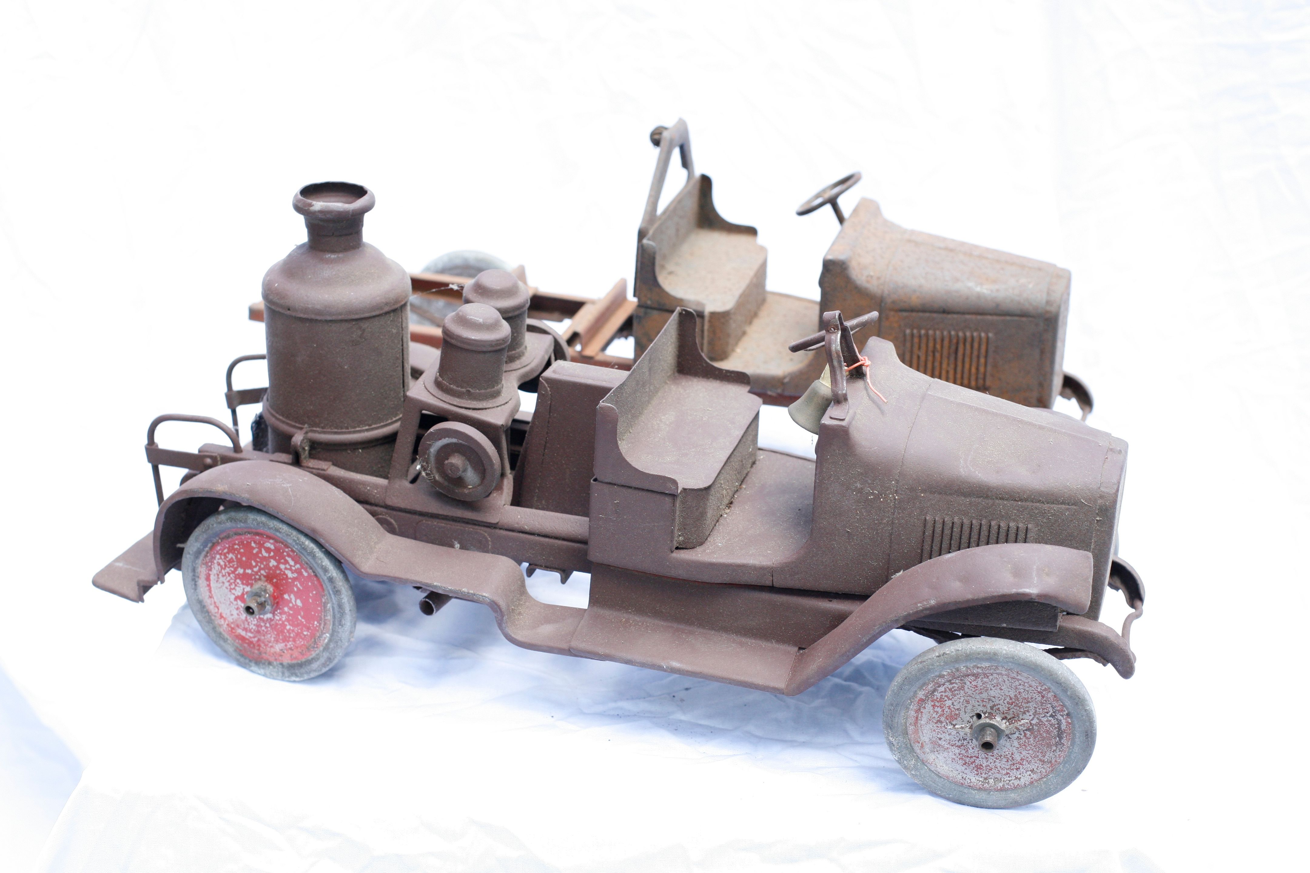 Bonhams Cars : A set of Keystone toy trucks,