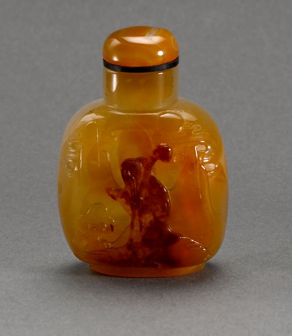 Bonhams : A carved agate snuff bottle