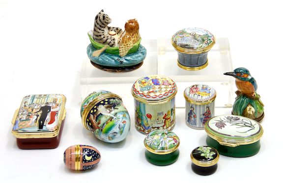 Bonhams : Eleven Halcyon Days enamel and porcelain trinket boxes