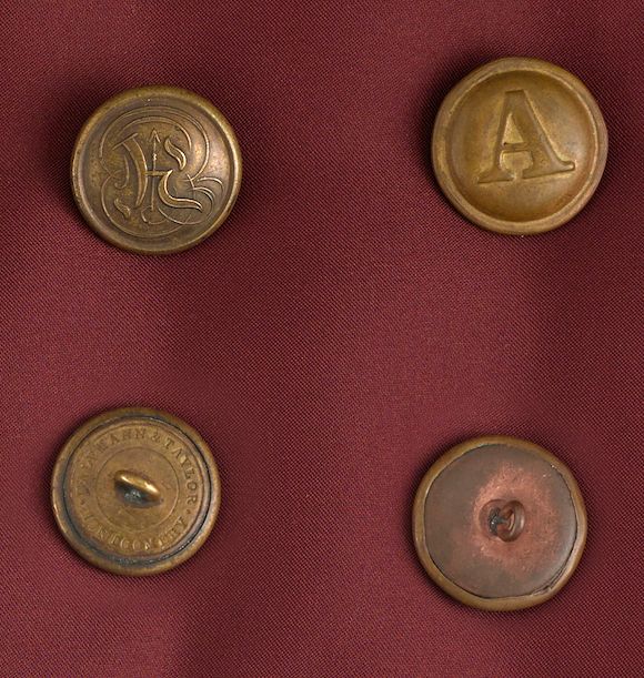 Bonhams : A lot of two Confederate Artillery buttons