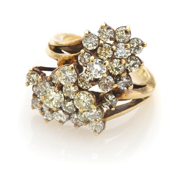 Bonhams : A colored diamond and 14k gold ring