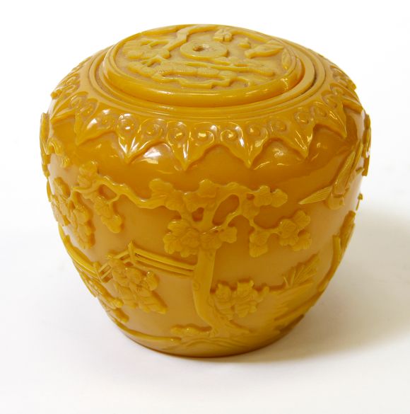 Bonhams : A yellow Peking glass globular jar