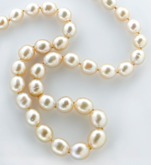 Bonhams : An oval-shaped cultured pearl and 18k gold necklace
