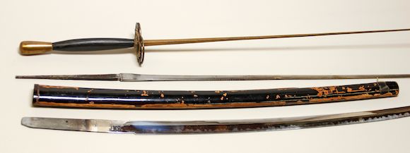 Bonhams : A lot of three edged weapons