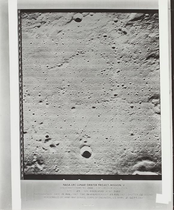 Bonhams : LUNAR ORBITER V—MEDIUM RESOLUTION IMAGE IN THE APOLLO ZONE