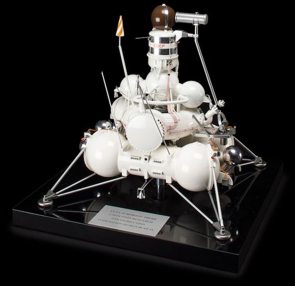 Bonhams : FIRST ROBOTIC PROBE TO LAND ON THE MOON LUNA 16 MODEL