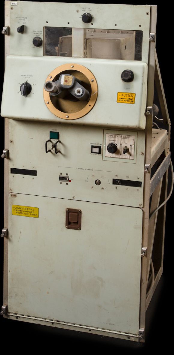 Bonhams : MOCKUP SPACE SHUTTLE EXPERIMENT FROM SHUTTLE TRAINER