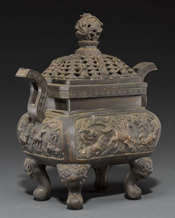 Bonhams : A bronze rectangular censer and cover Xuande mark