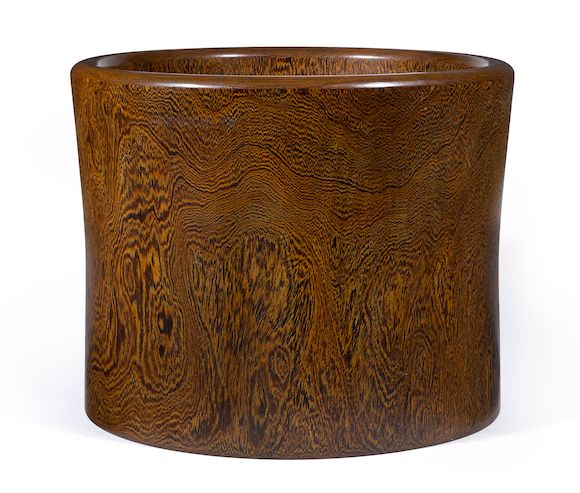 Bonhams : A MASSIVE JICHIMU SCROLL POT