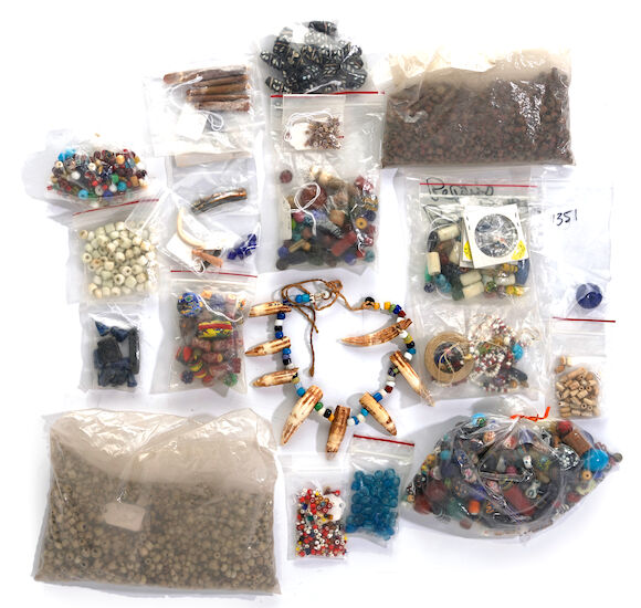 Bonhams : A collection of beads