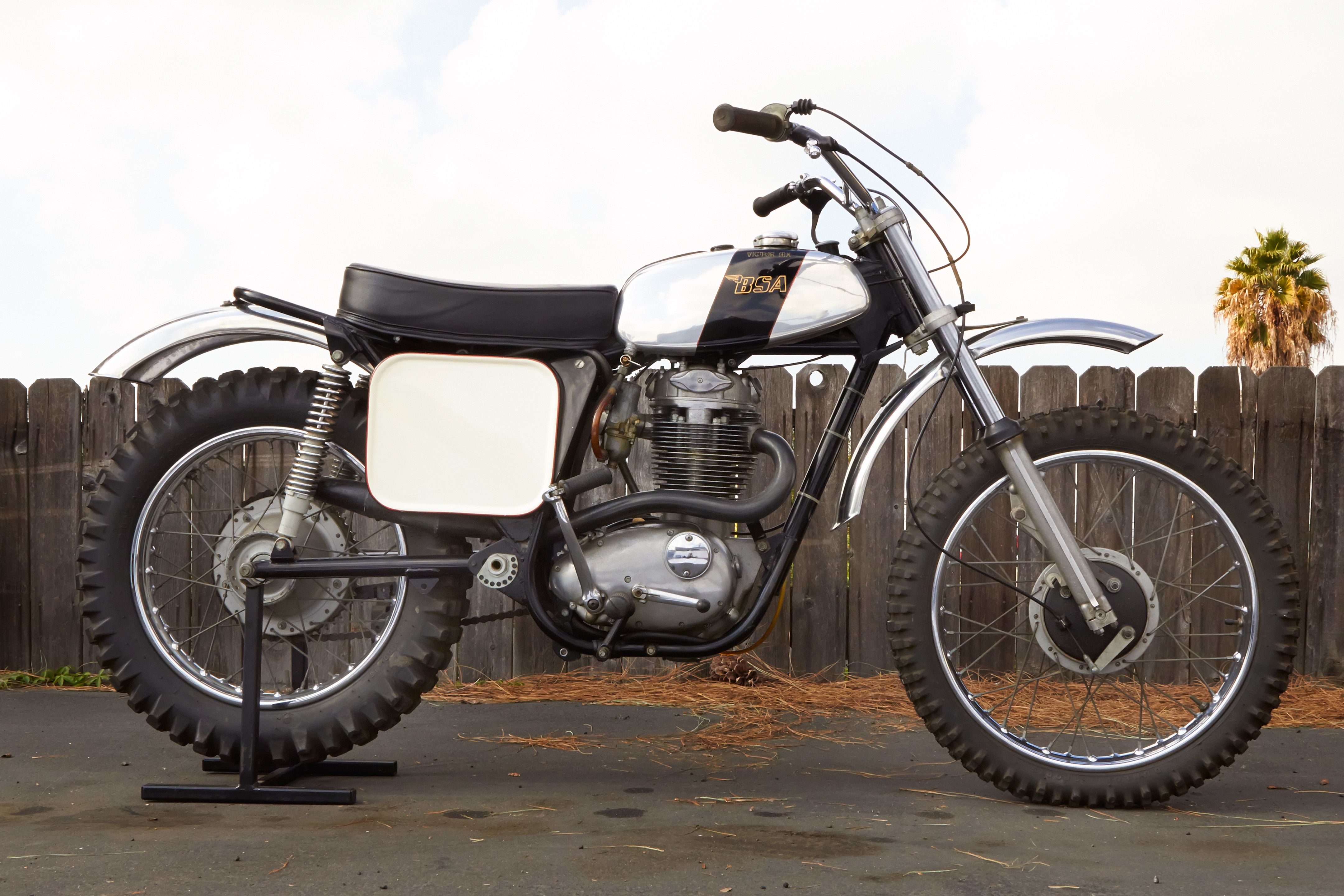 Bonhams Cars : 1971 BSA B50 MX Engine no. B50MX/GE12976