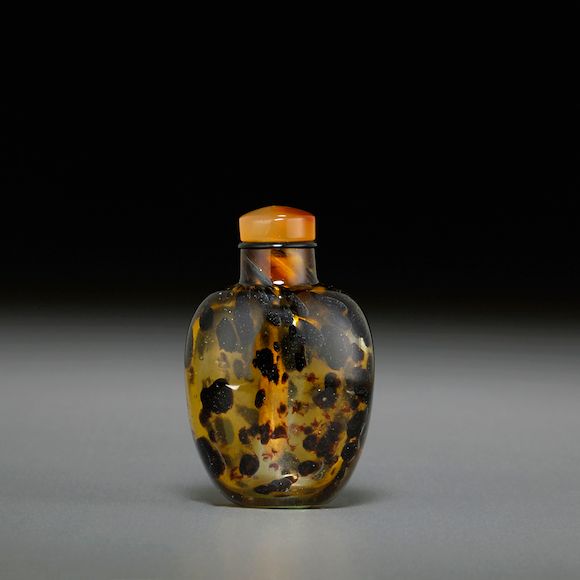 Bonhams : A 'tortoiseshell' glass snuff bottle 1730-1850