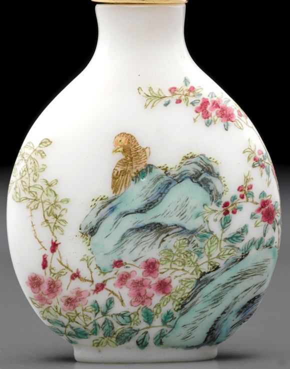Bonhams : A delicately enameled white glass snuff bottle Guyue Xuan mark, Yangzhou, 1770-1799
