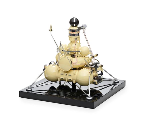 Bonhams : SOVIET LUNA 16 UNMANNED LUNAR PROBE MODEL