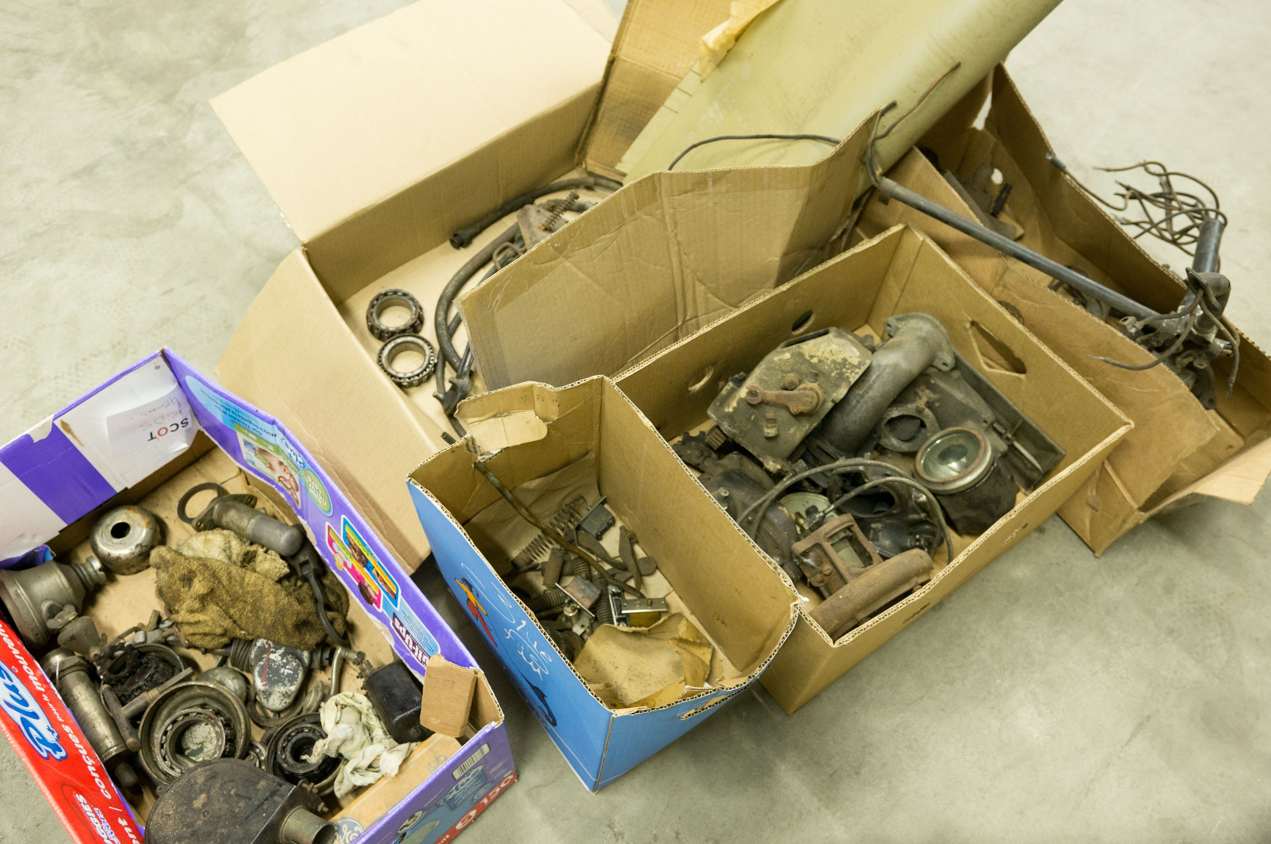 Bonhams Cars : Assortment of Early V8 Cadillac Spares