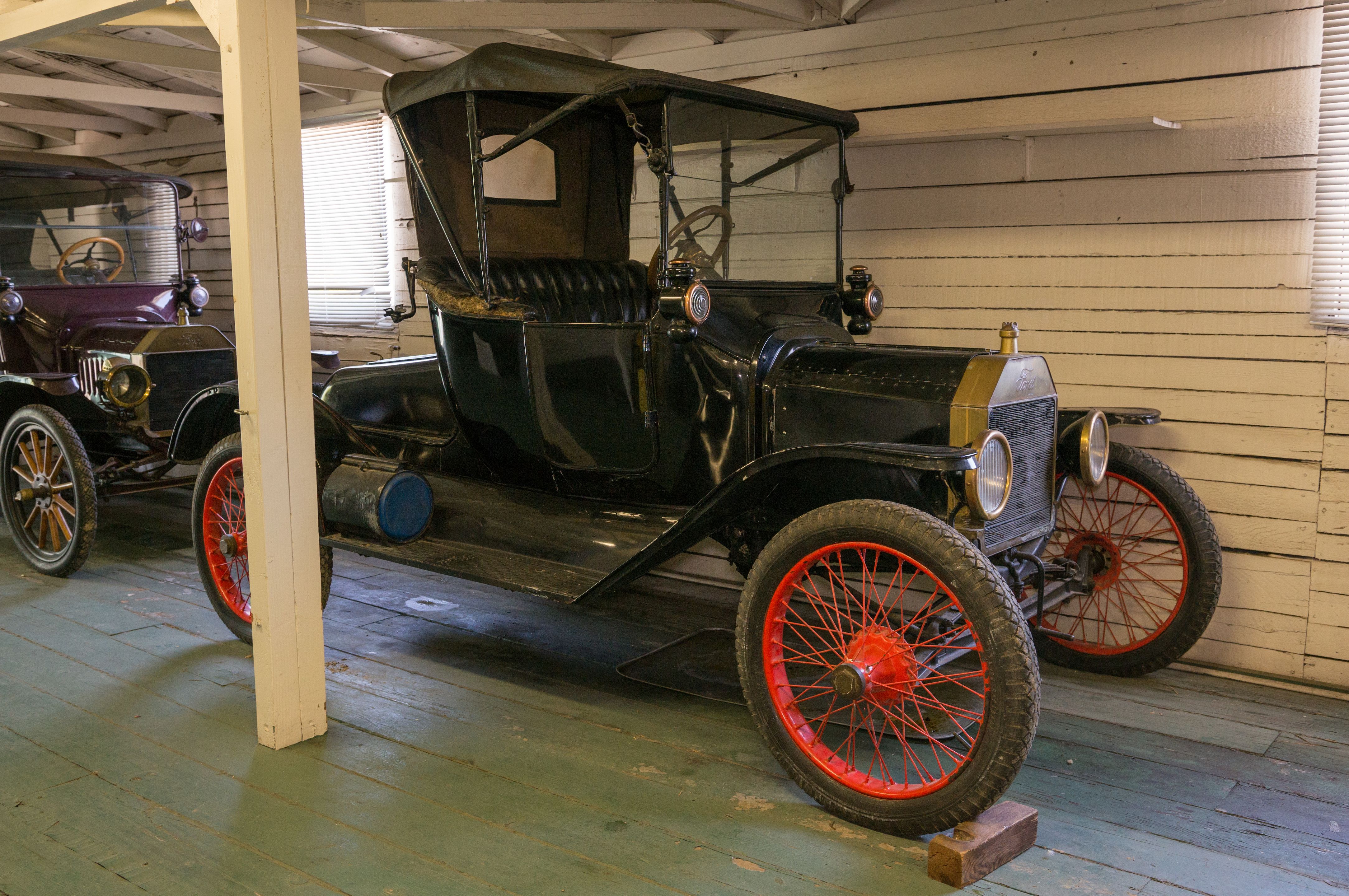 1912 Ford Model T Roadster Engine no. 122153 - auctions & price archive