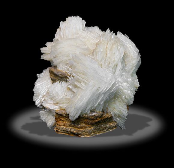 Bonhams : Albite var. Cleavelandite with Muscovite Mica
