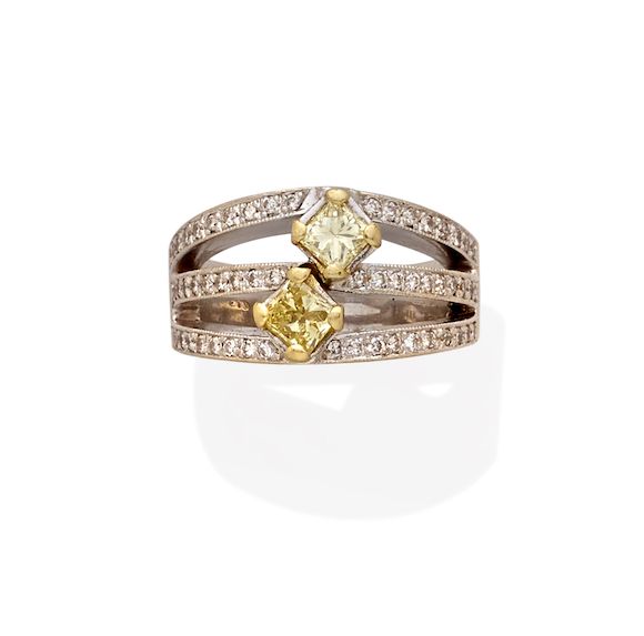 Bonhams : A diamond, colored diamond and 18k bi-color gold ring