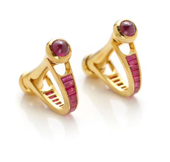 Bonhams : A Robert Osborne pair of stone and 18K gold cufflinks