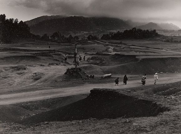 Bonhams : Manuel Alvarez Bravo (1902-2002); Paisaje Chamula con dos ...
