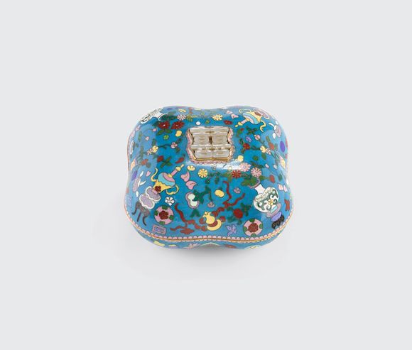Bonhams : A quadrilobate cloisonné box